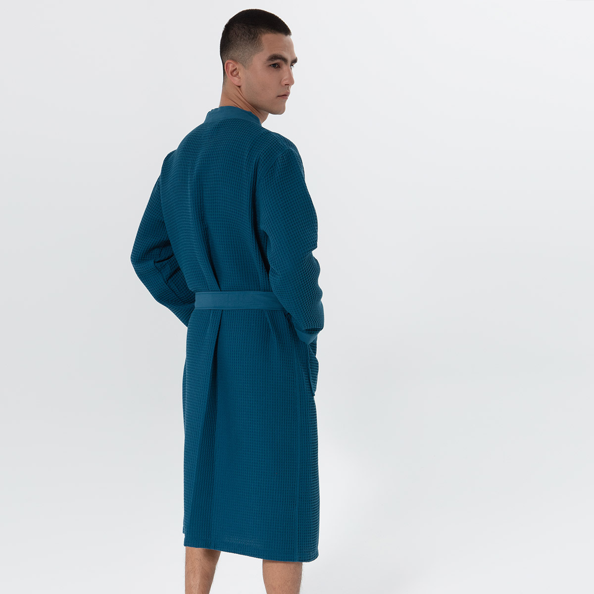 Kimono Robes: Minimalist Style, Maximum Comfort